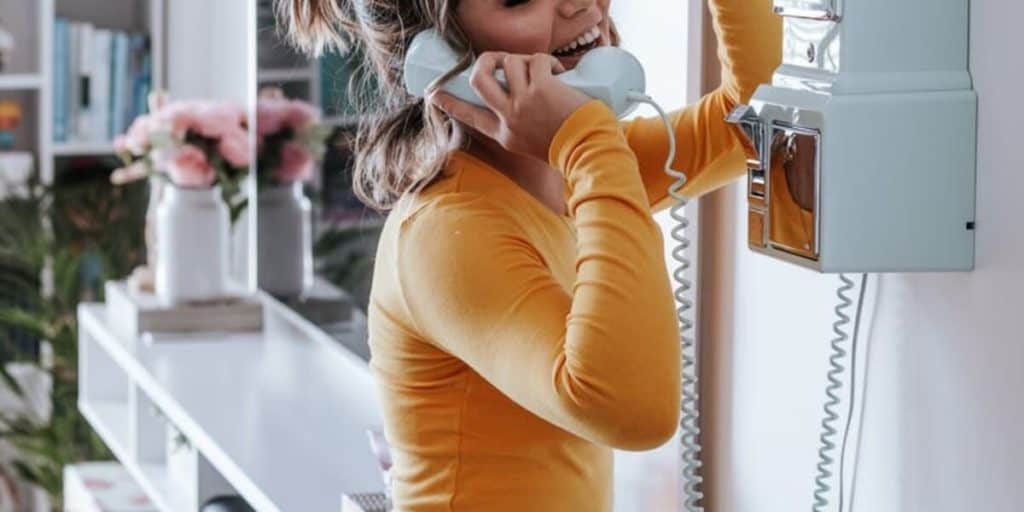 7 Tips to Mastering the Art of Small Talk - Elegant Living Everyday