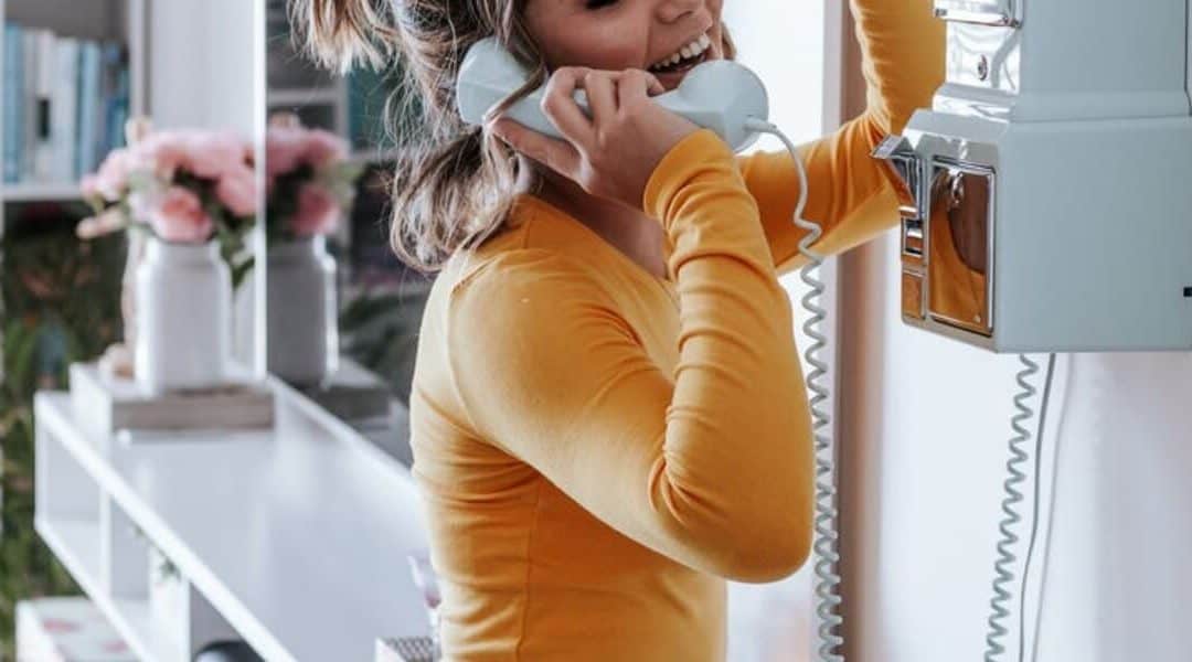 7 Tips to Mastering the Art of Small Talk - Elegant Living Everyday